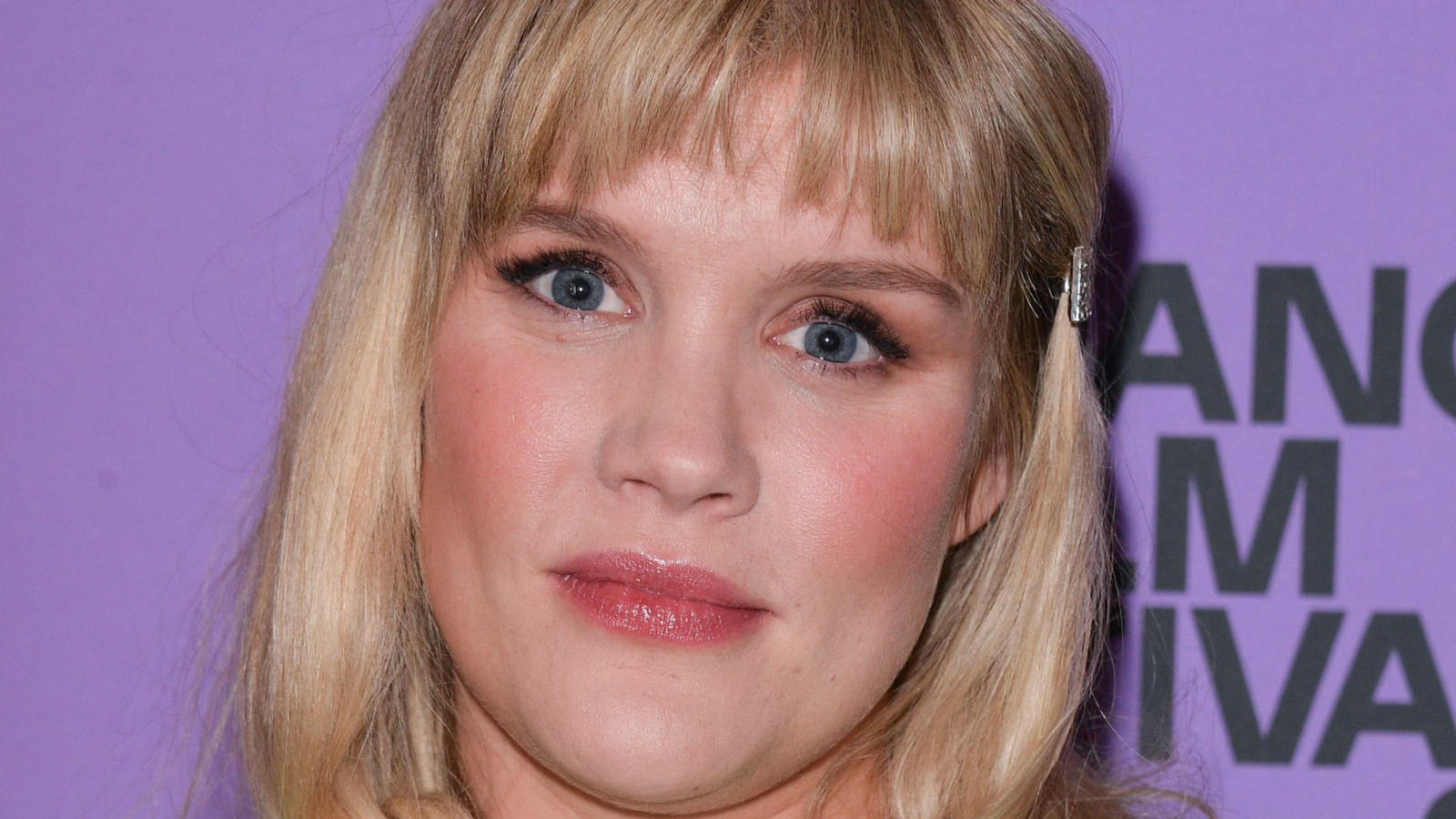 Body Language Expert Makes A Bold Claim About Emerald Fennell's Oscar ...