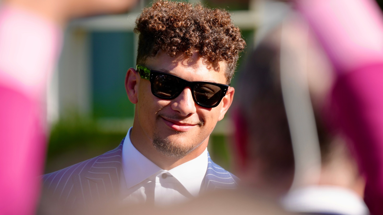 Controversial Patrick Mahomes Call Has Fans Convinced The Refs Favor ...