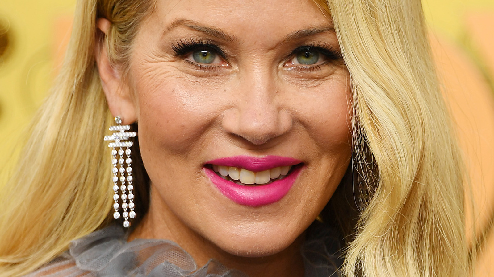 Dead To Me Co Star Praises Christina Applegates Selflessness Amid Ms