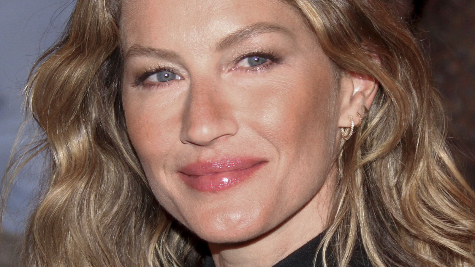 Divorced Gisele Bündchen Gets Unrecognizable Makeover On New Vogue Cover
