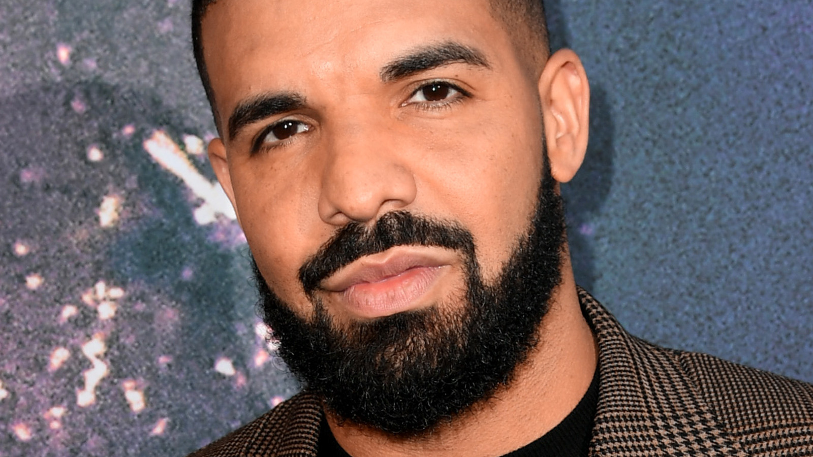 Drake Gets Fans Talking With His New Look