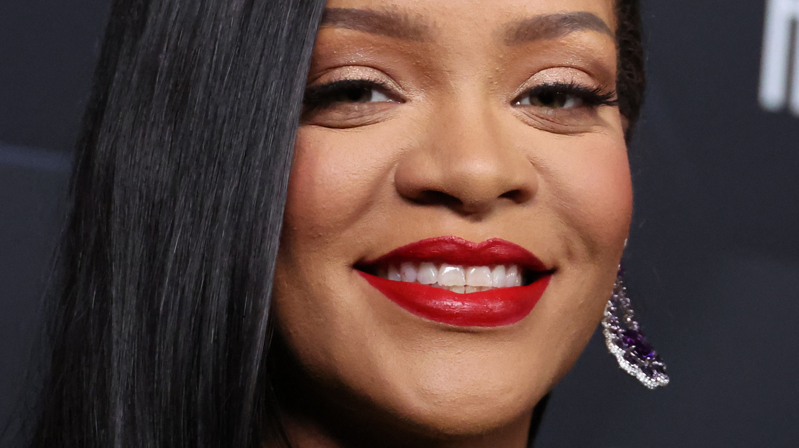 Fans Are Going Wild Over Rihanna's Sassy Reply To A Fan's Critique
