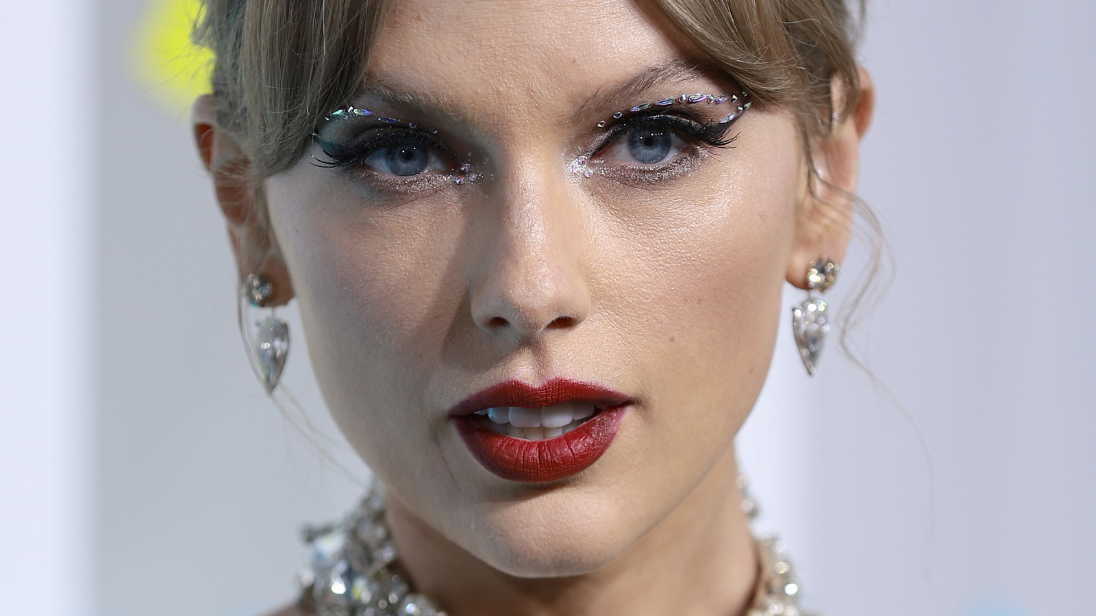 Fans Think Taylor Swift's New Album Is Throwing Major Shade At Kim ... Fans Think Taylor Swift's New Album Is Throwing Major Shade At Kim ...