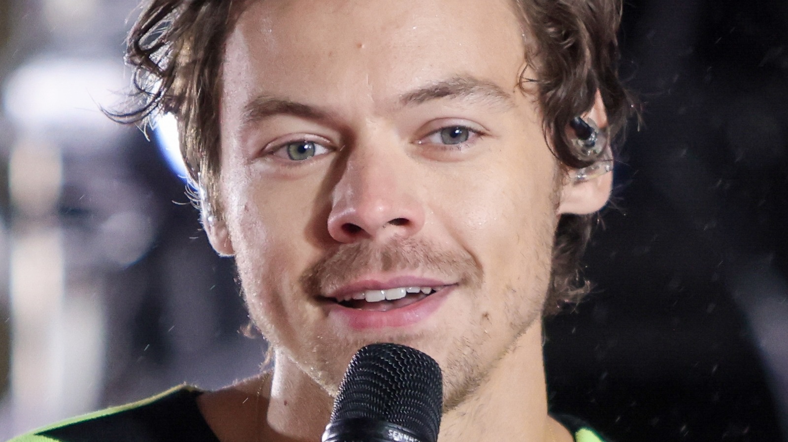 How Harry Styles Handled Bizarre Disruption During His Show Like A Pro