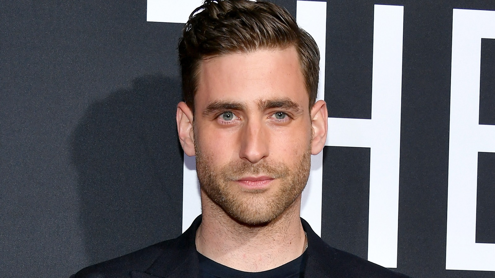 Is Peter From The Haunting Of Bly Manor Dating Anyone?
