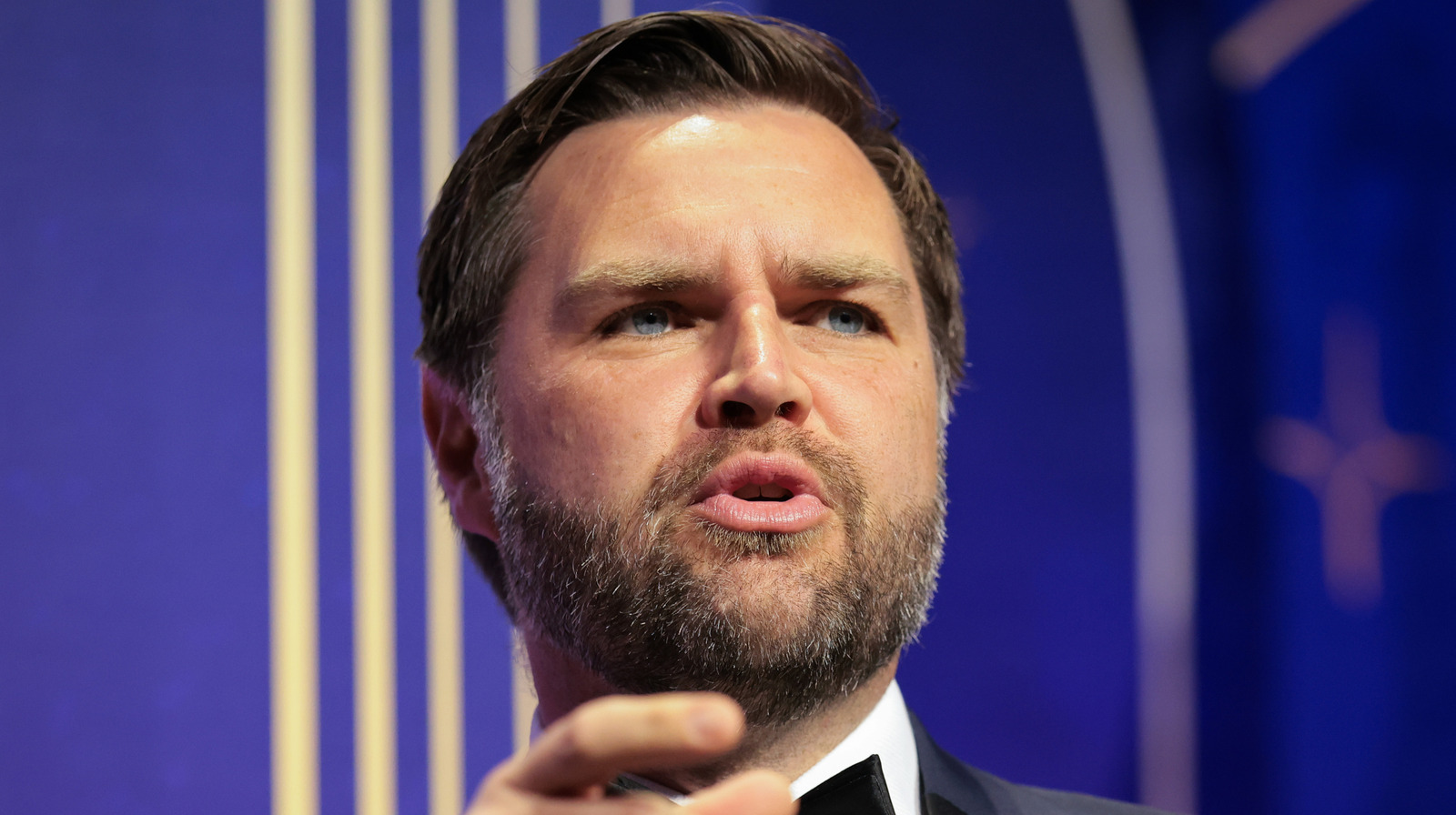 JD Vance's Ill-Fitting Penguin Suit Has Everyone Saying The Same Shady ...