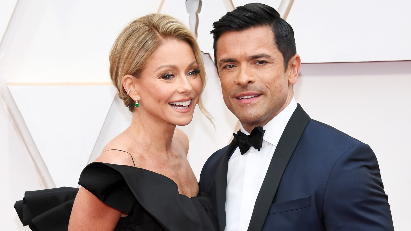 Kelly Ripa And Mark Consuelos' Wedding Wasn't As Lavish As You'd Expect