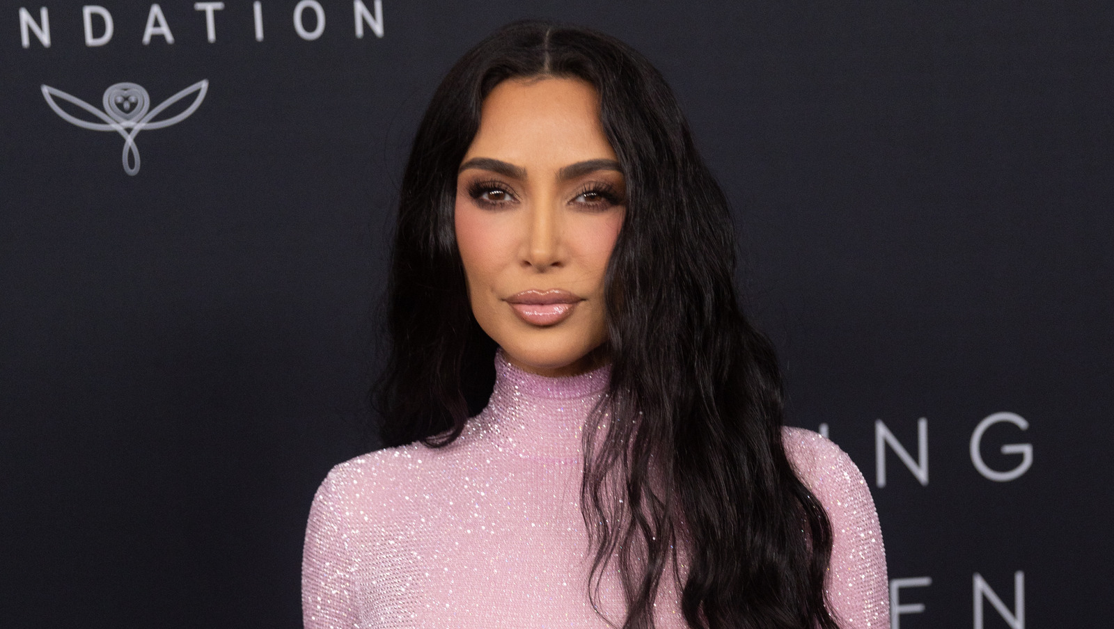Kim Kardashians Over The Top Christmas Decor Gets Icy Review From Fans