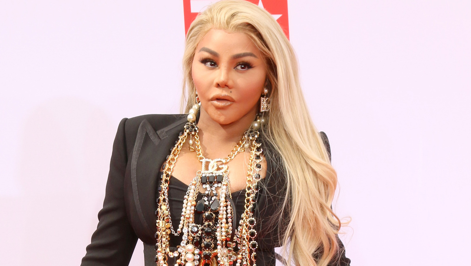 Lil' Kim Looks So Different Without Makeup