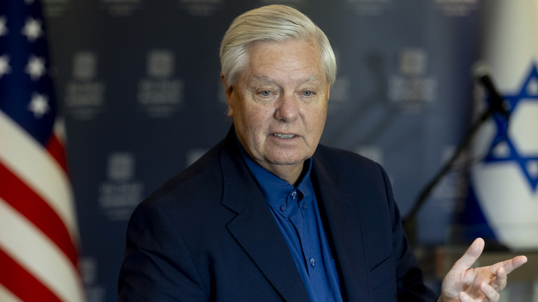 Lindsey Graham's 'Siri Faux Pas' Isn't His First Shady Phone Scandal