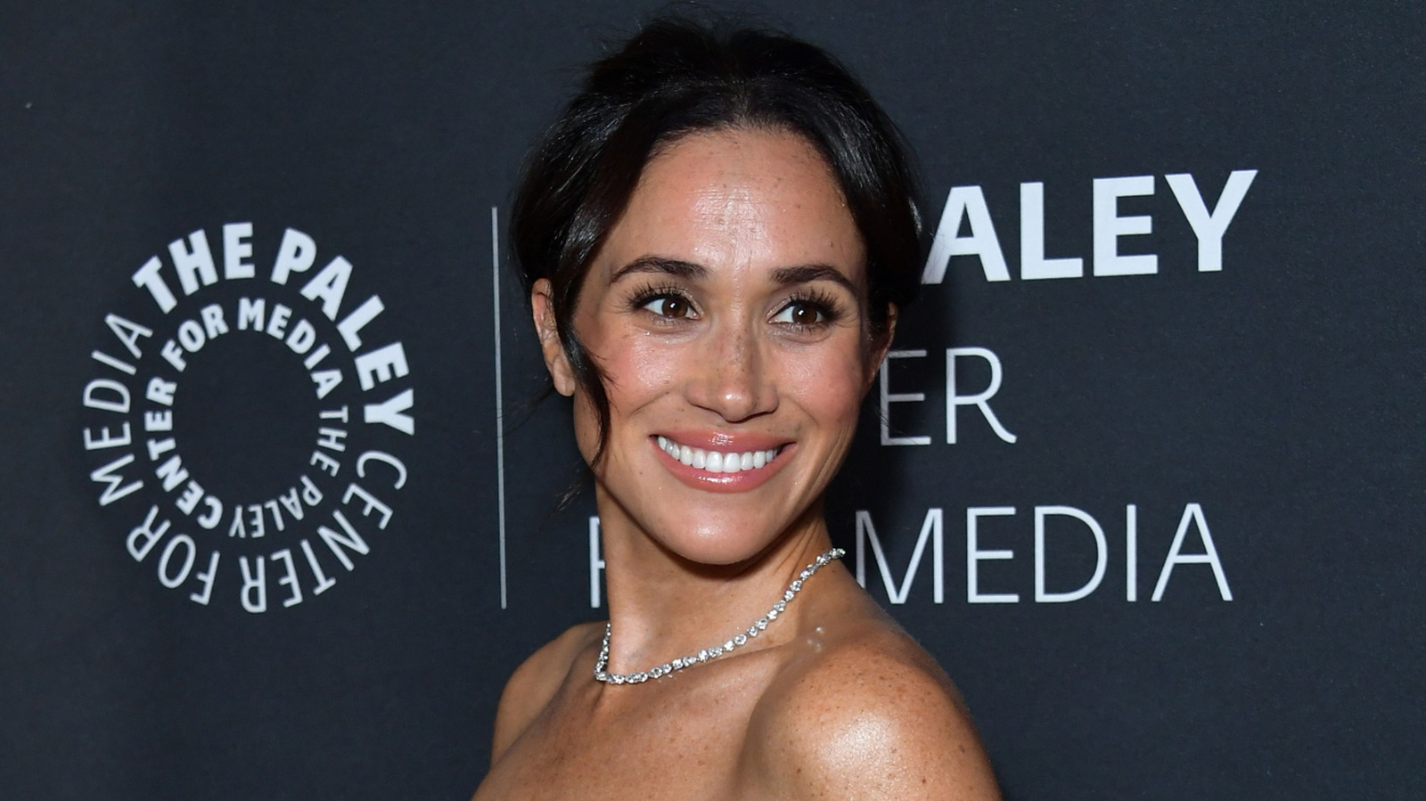 Meghan Markle Defies Royal Standards In Daring Strapless Black Dress Meghan Markle Defies Royal Standards In Daring Strapless Black Dress