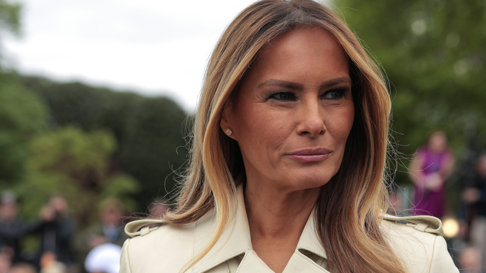 Melania Trump's Sunglasses Can't Distract From Her Bedhead In Latest ...