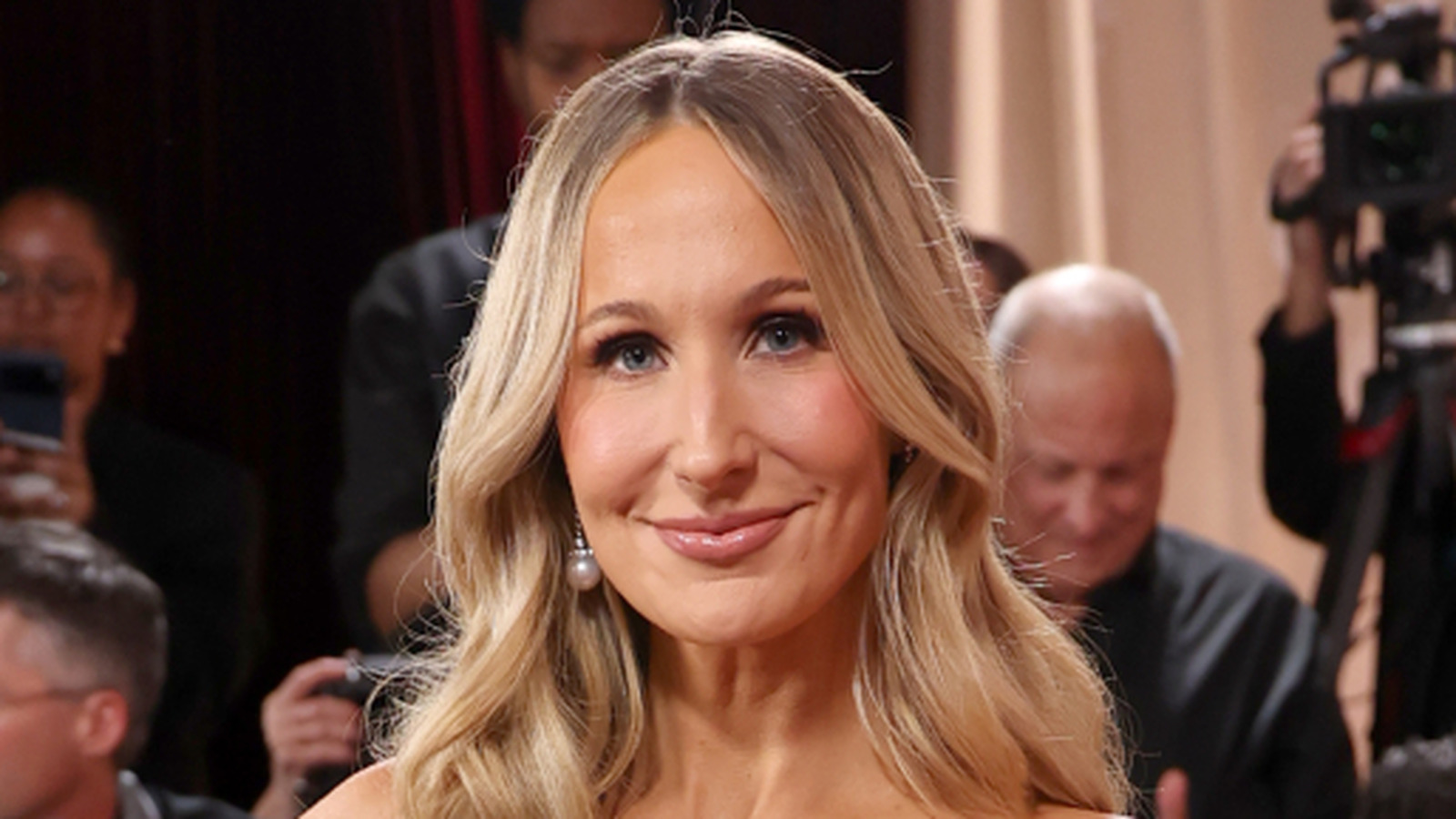 Nikki Glaser Was Her Own Worst Plastic Surgery Hater At The 2026 Golden ...