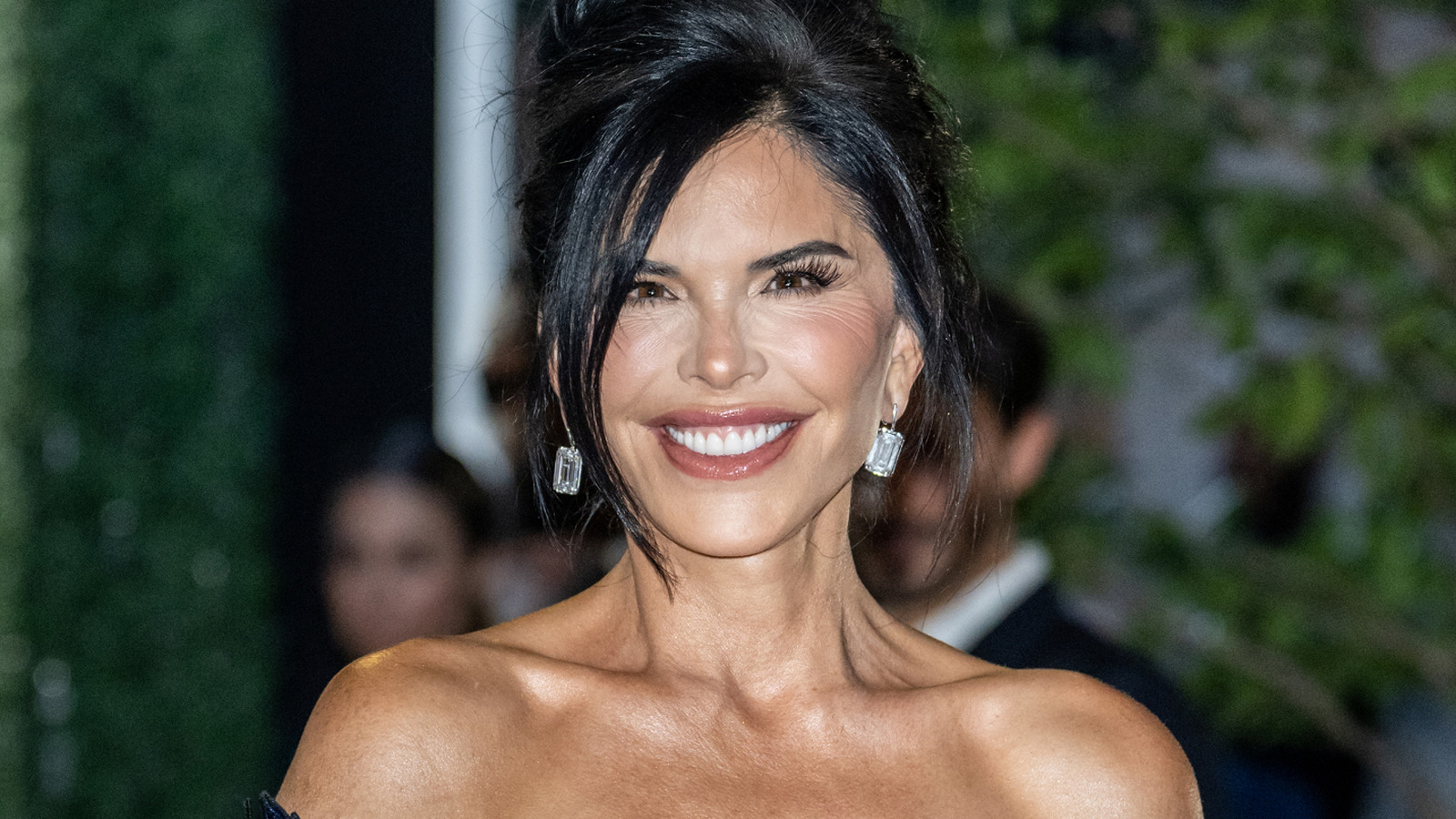 Plastic Surgeon Tells Us The Secrets Behind Lauren Sanchez's Transformation