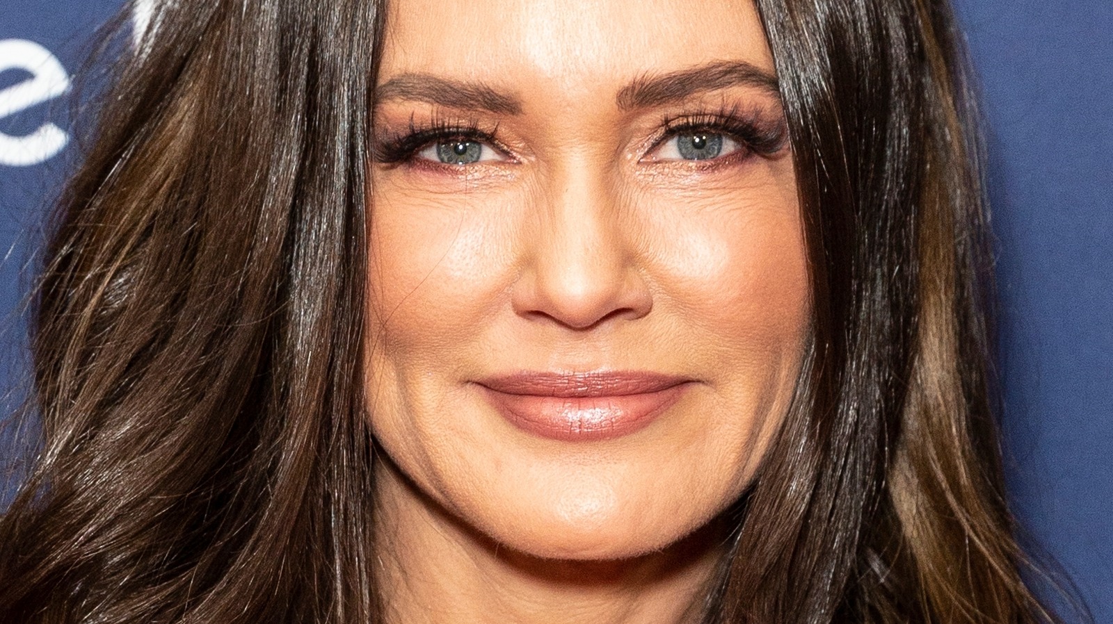 Rhoslcs Lisa Barlow Spars Online With Meredith Marks Over Affair Rumors