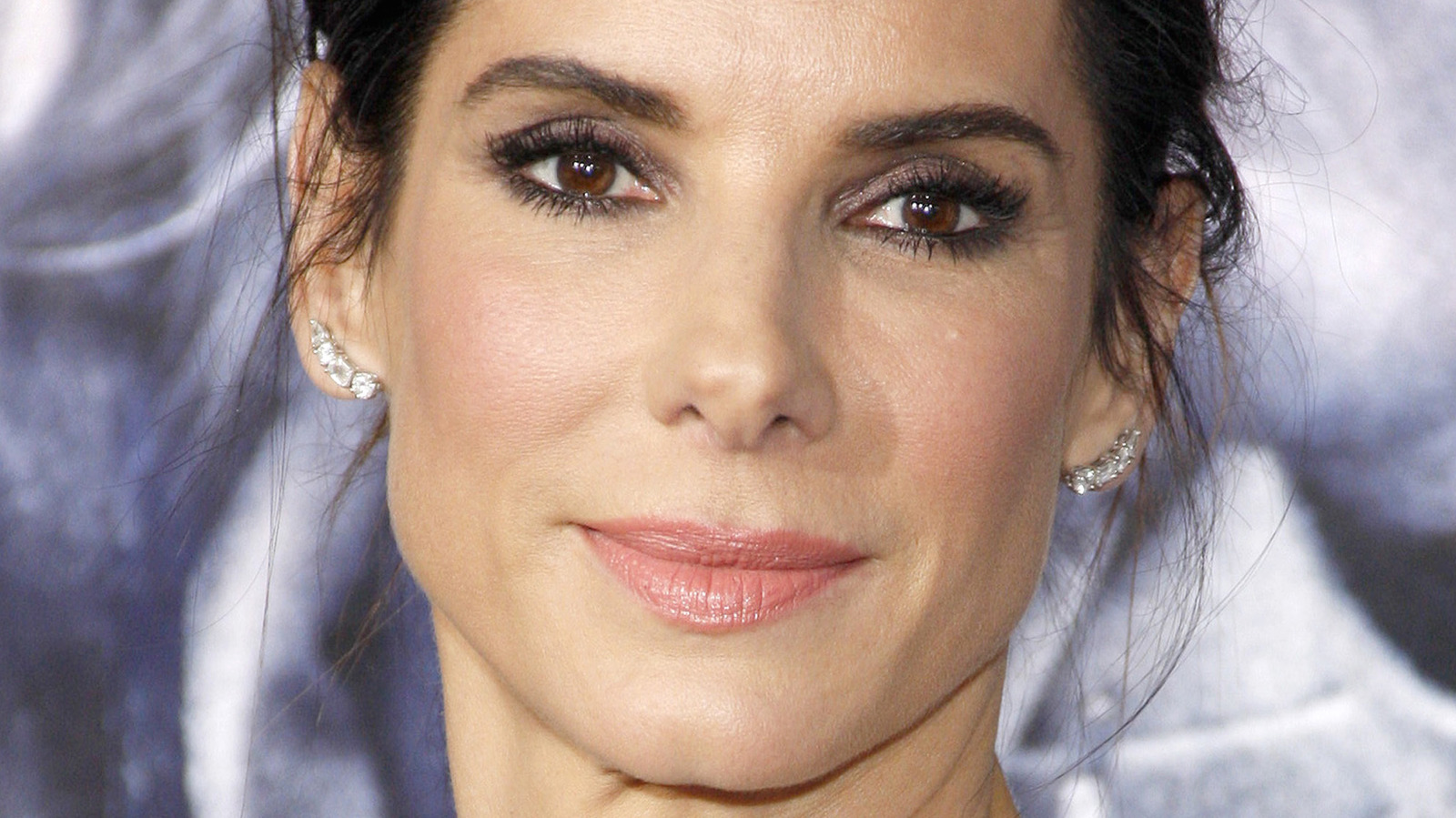Sandra Bullock Opens Up About Seeing Ryan Reynolds Fully Nude Sandra Bullock Opens Up About Seeing Ryan Reynolds Fully Nude