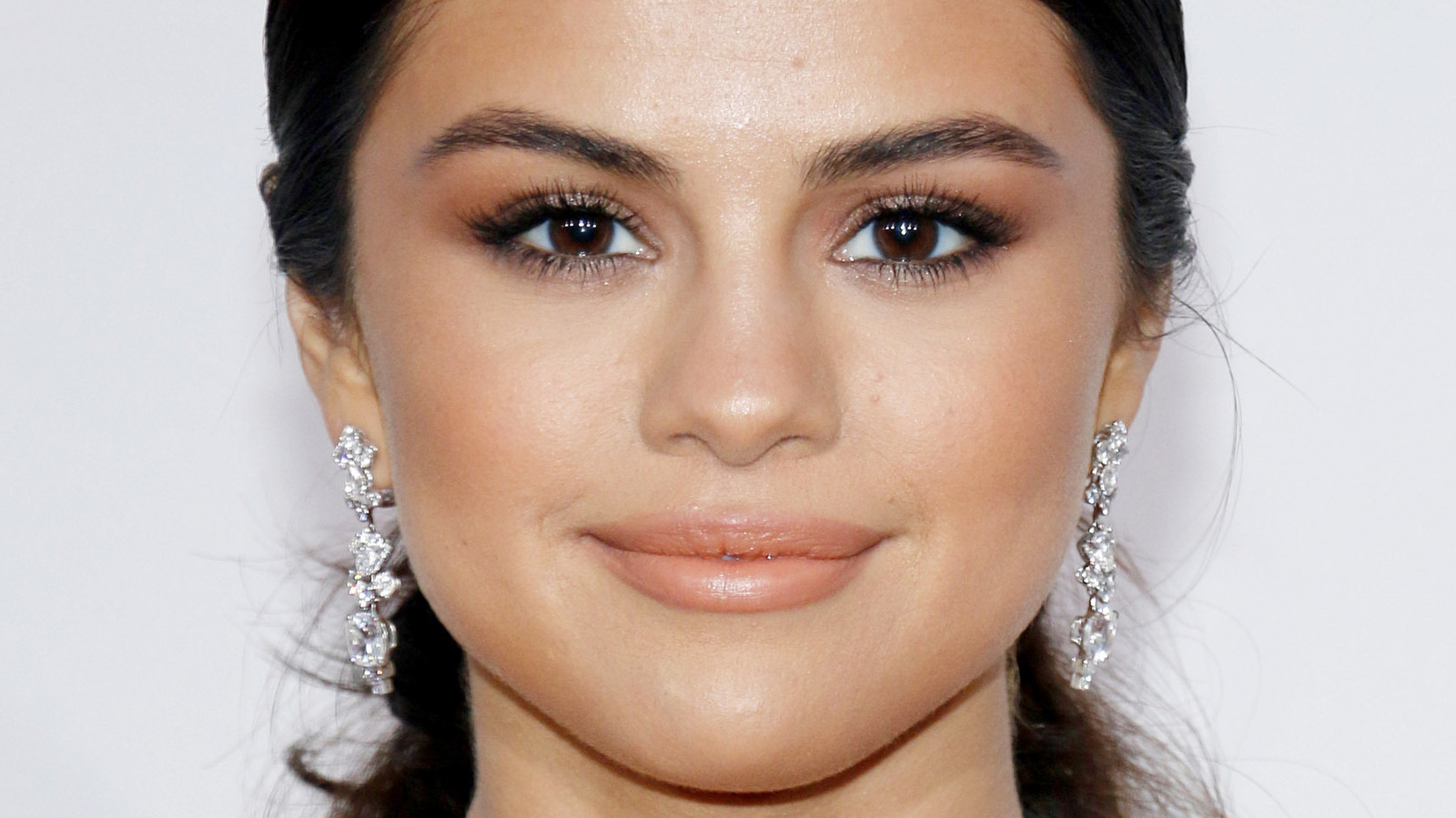 Selena Gomez Debuts Stunning New Makeover Selena Gomez Debuts Stunning New Makeover