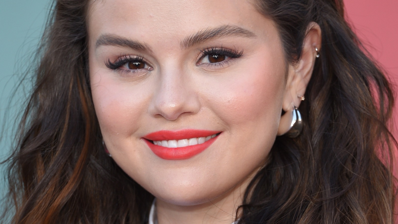Selena Gomez s Reaction To Miley Cyrus Album Announcement Has Fans selena-gomez-s-reaction-to-miley-cyrus-album-announcement-has-fans