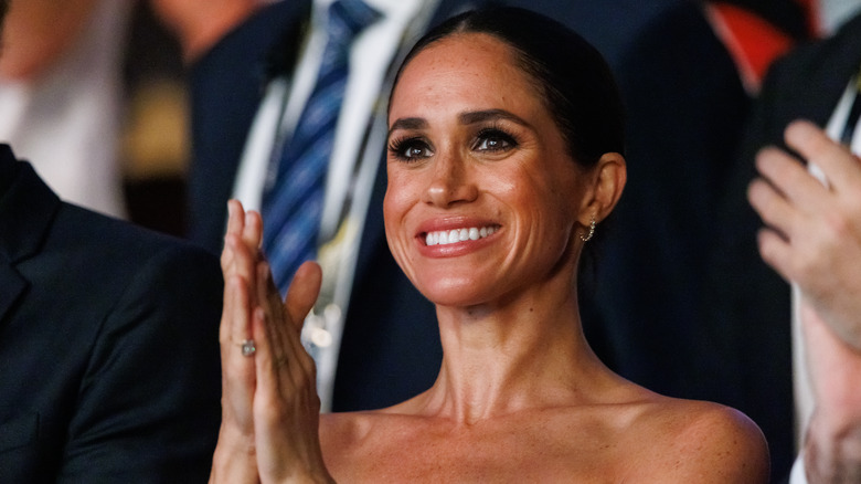 Signs Meghan Markle Is Dying To Join Taylor Swift's Inner Circle Signs Meghan Markle Is Dying To Join Taylor Swift's Inner Circle