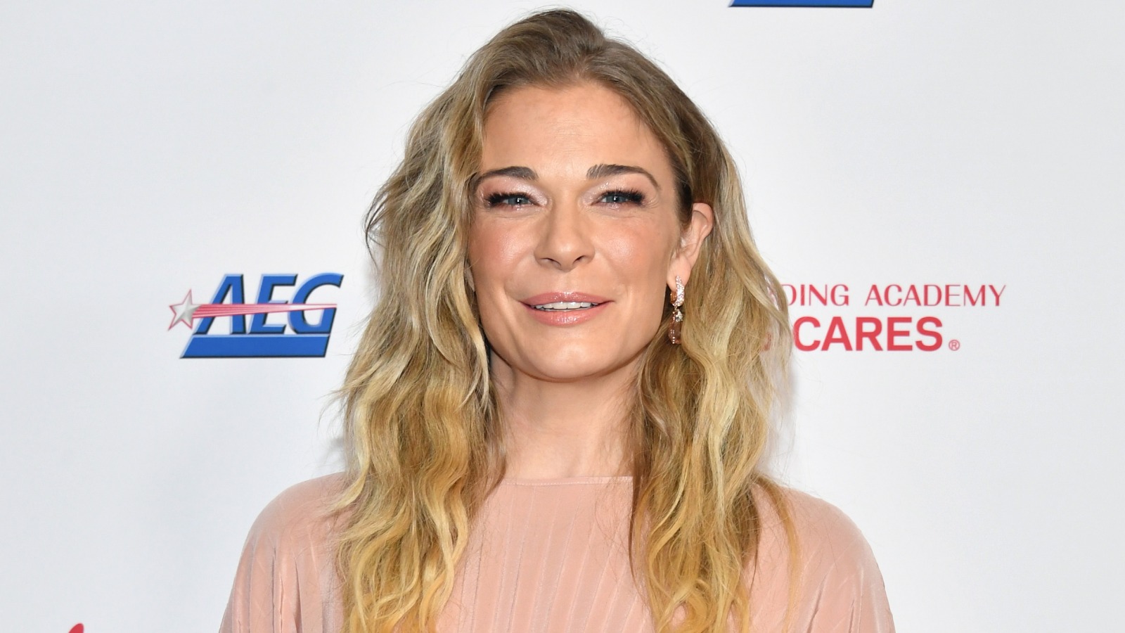 The Leann Rimes Cheating Scandal Explained