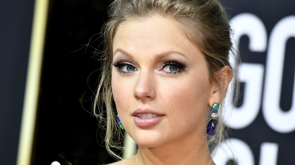 The Real Meaning Behind Taylor Swifts No Body No Crime Lyrics