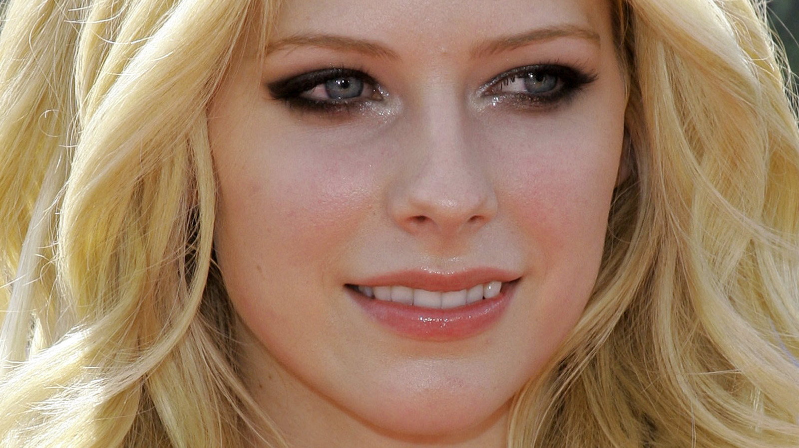 Avril Lavigne Teeth
