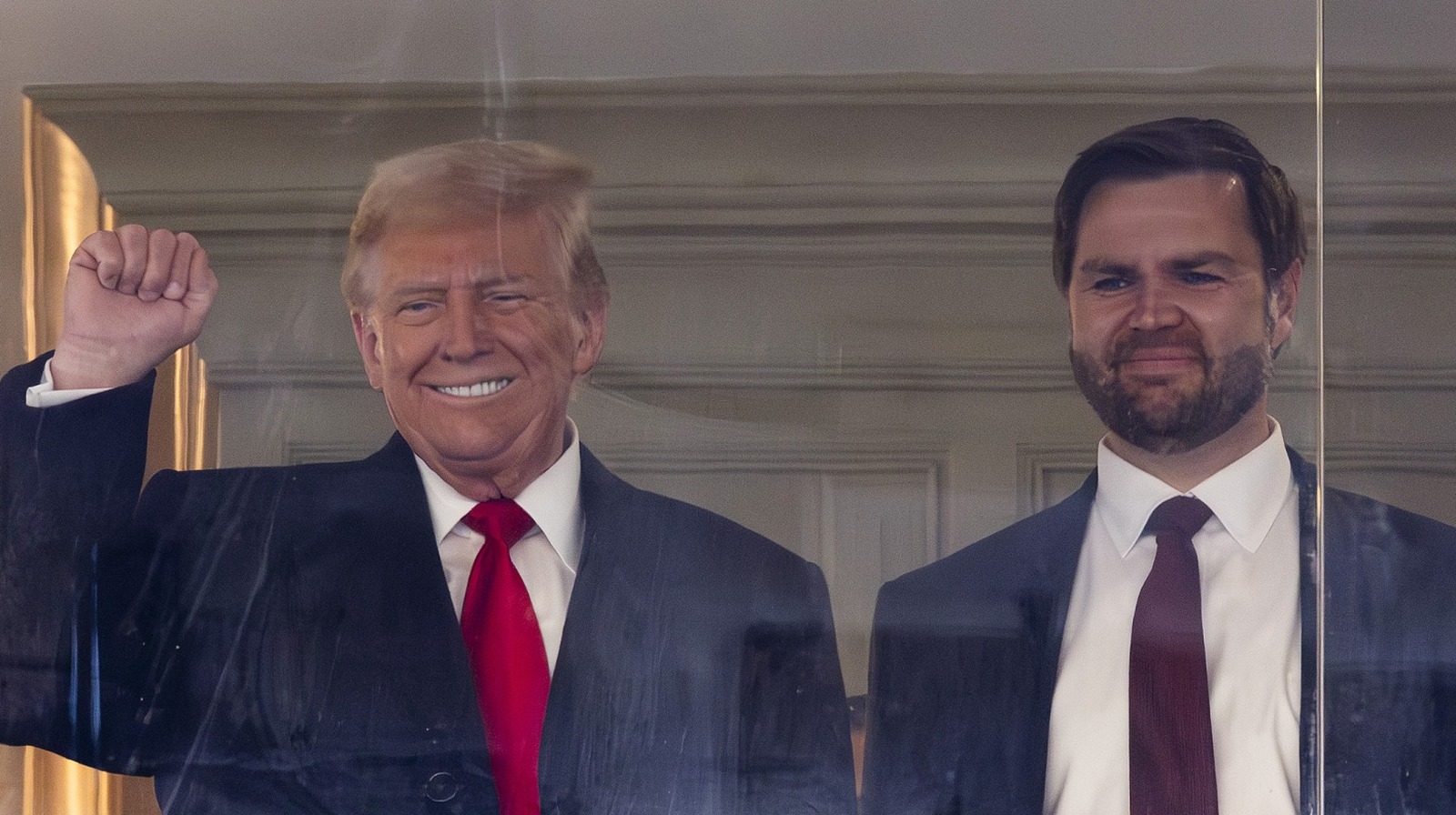 Trump's Distant Behavior With JD Vance At NYE Bash Is Completely Shameless