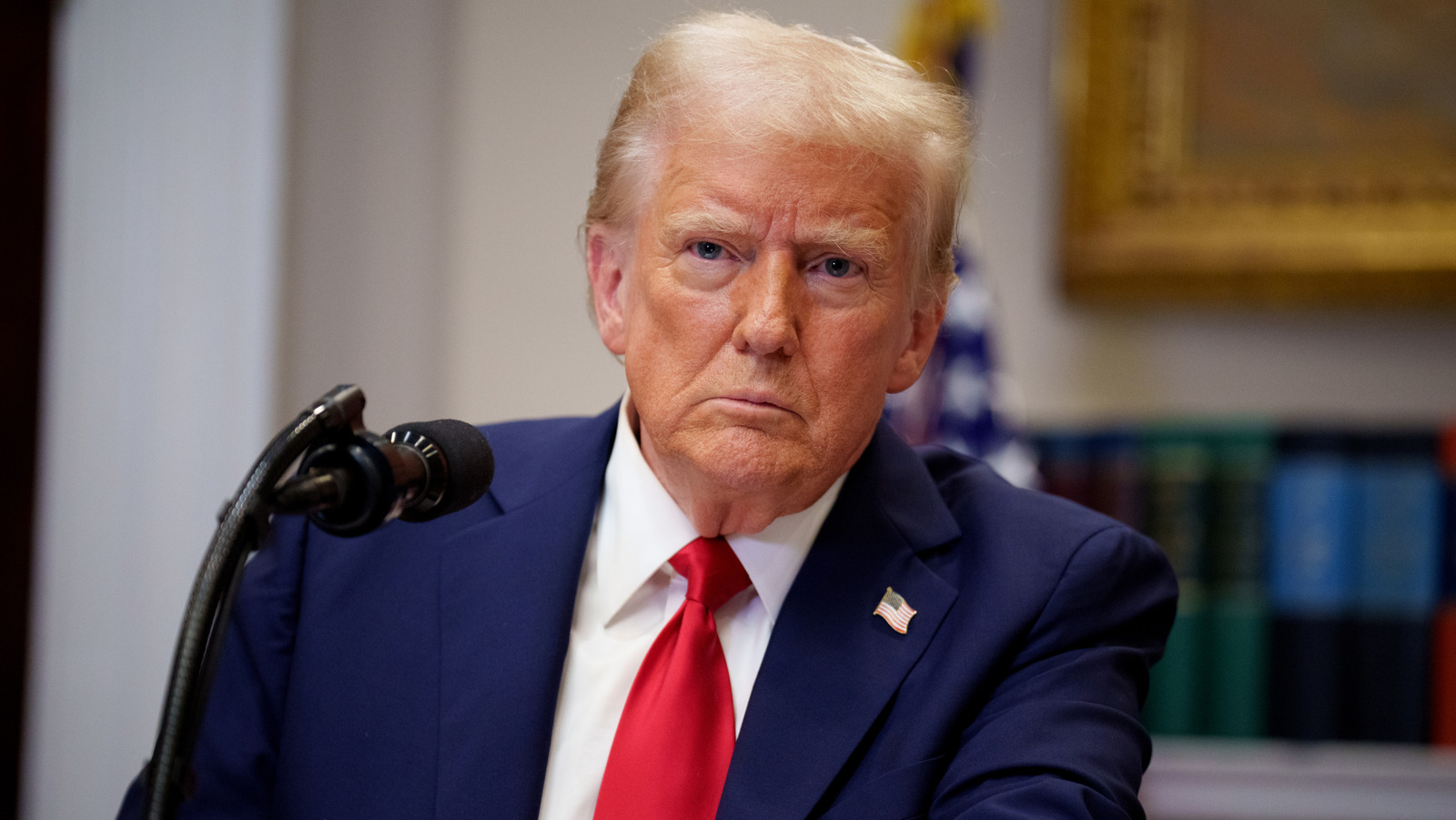 Trump's Embarrassing Air Force One Slip-Up Has Everyone Saying The Same ...