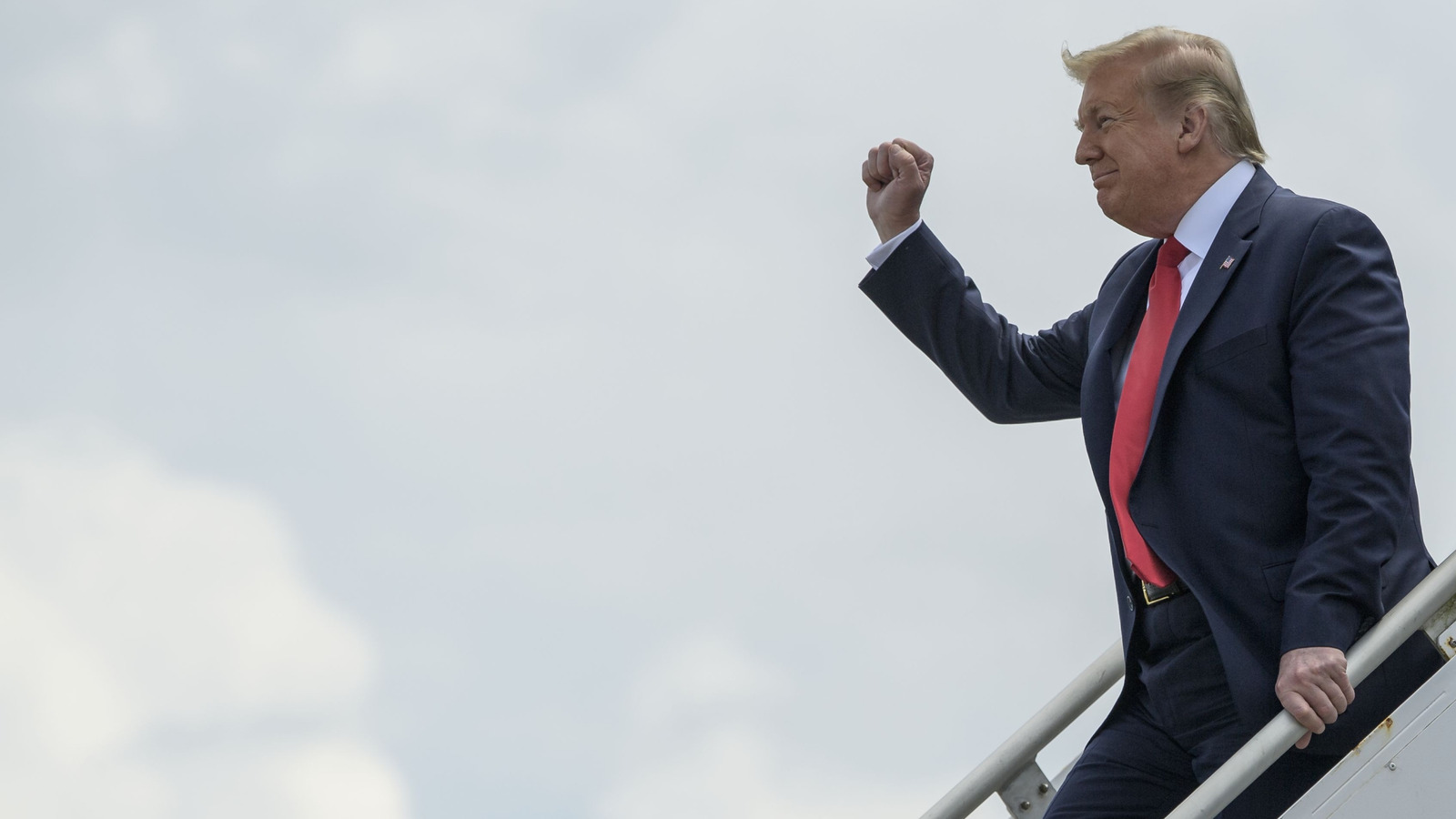 Trump's Sad Droopy Neck Gets Exposed After Air Force One Stumble