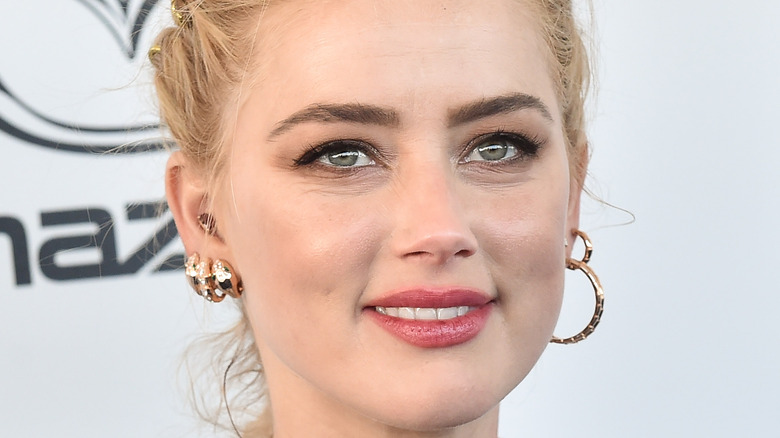 Twitter Is In A Tizzy Over Amber Heard's Account Deactivation Twitter Is In A Tizzy Over Amber Heard's Account Deactivation