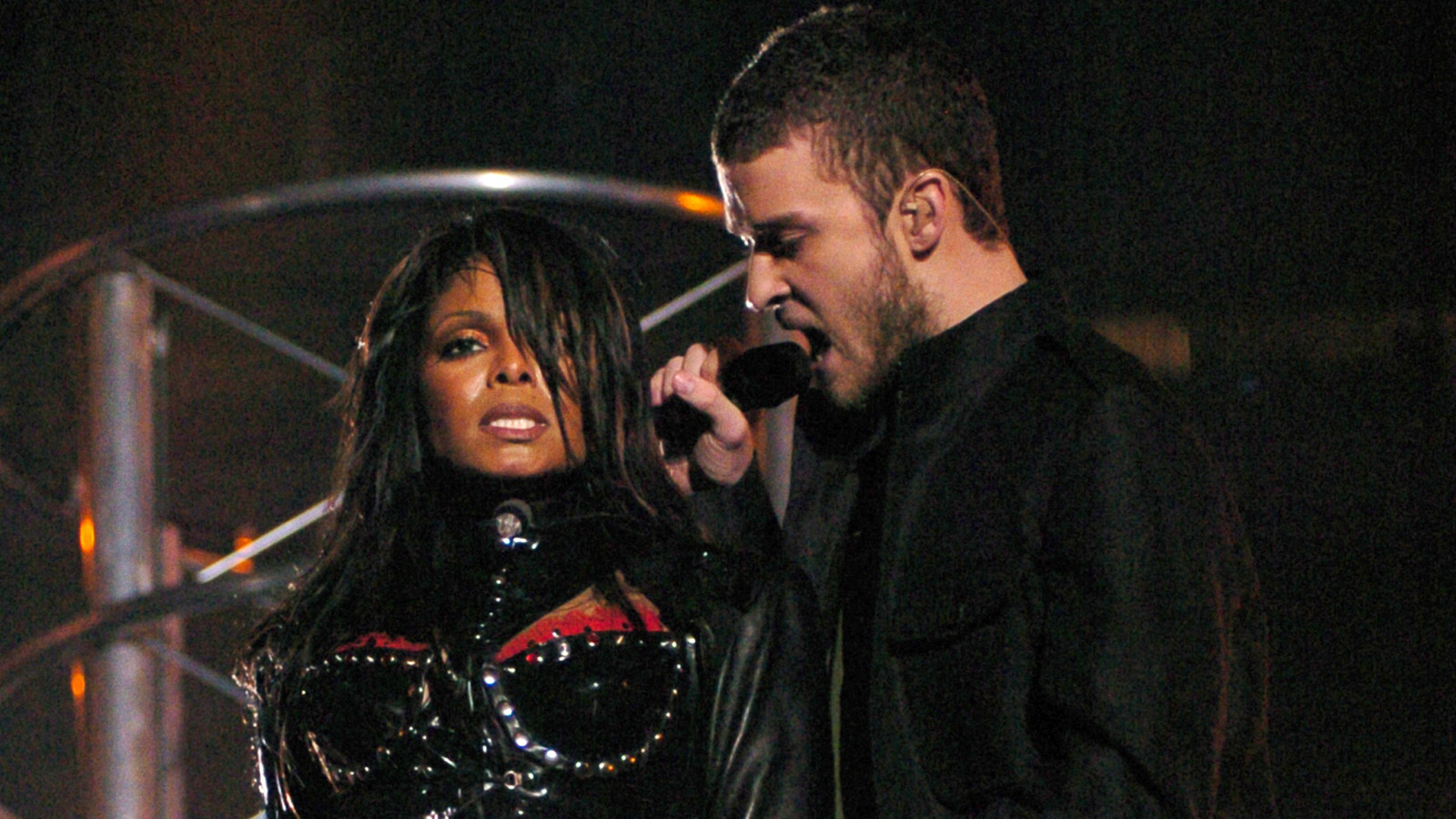 We Looked Back At The Janet Jackson Super Bowl Disaster And It's So ...
