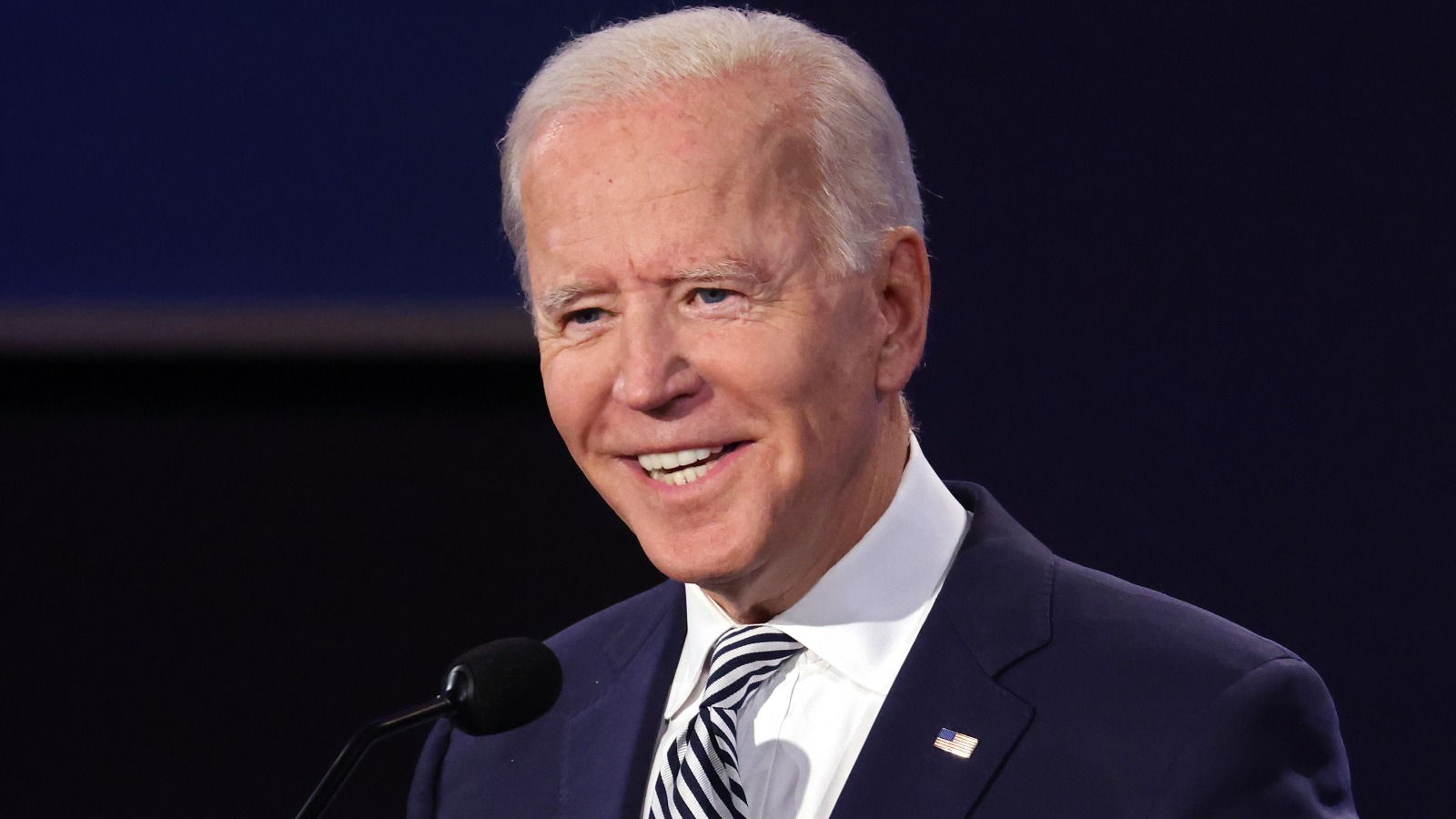 What Biden's Body Language Revealed At The First Debate, According To ...