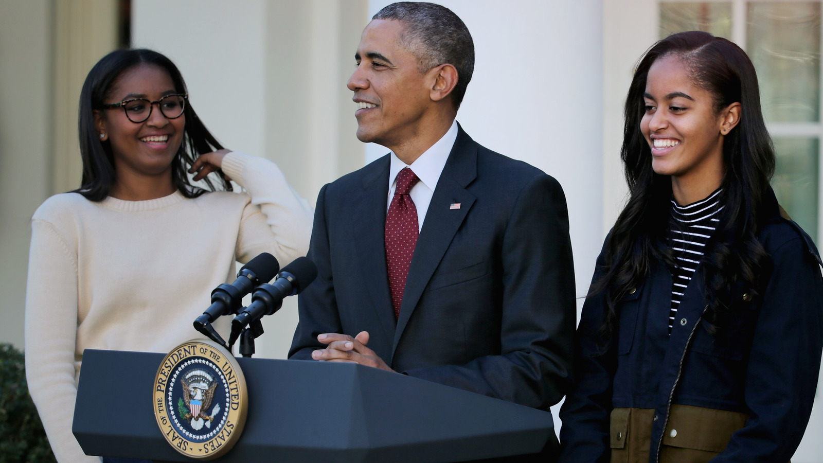 What Is The Height Difference Between Sasha & Malia Obama?