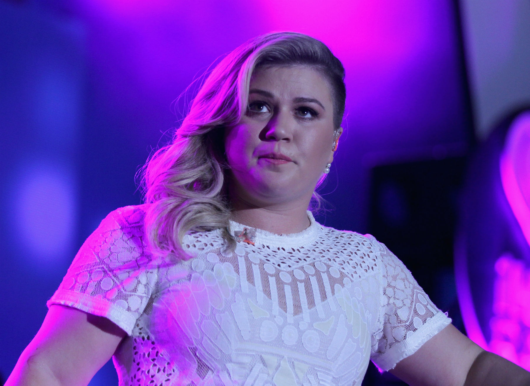 The Sad Truth Behind Kelly Clarkson's Estranged Dad